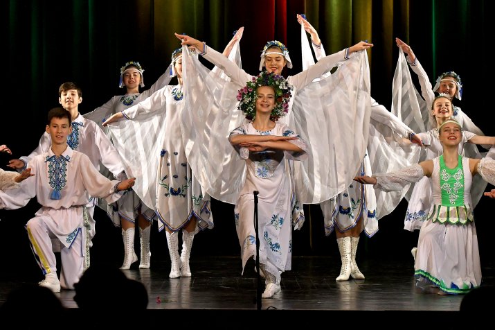 Jakuti dziedāja, baltkrievi dejoja