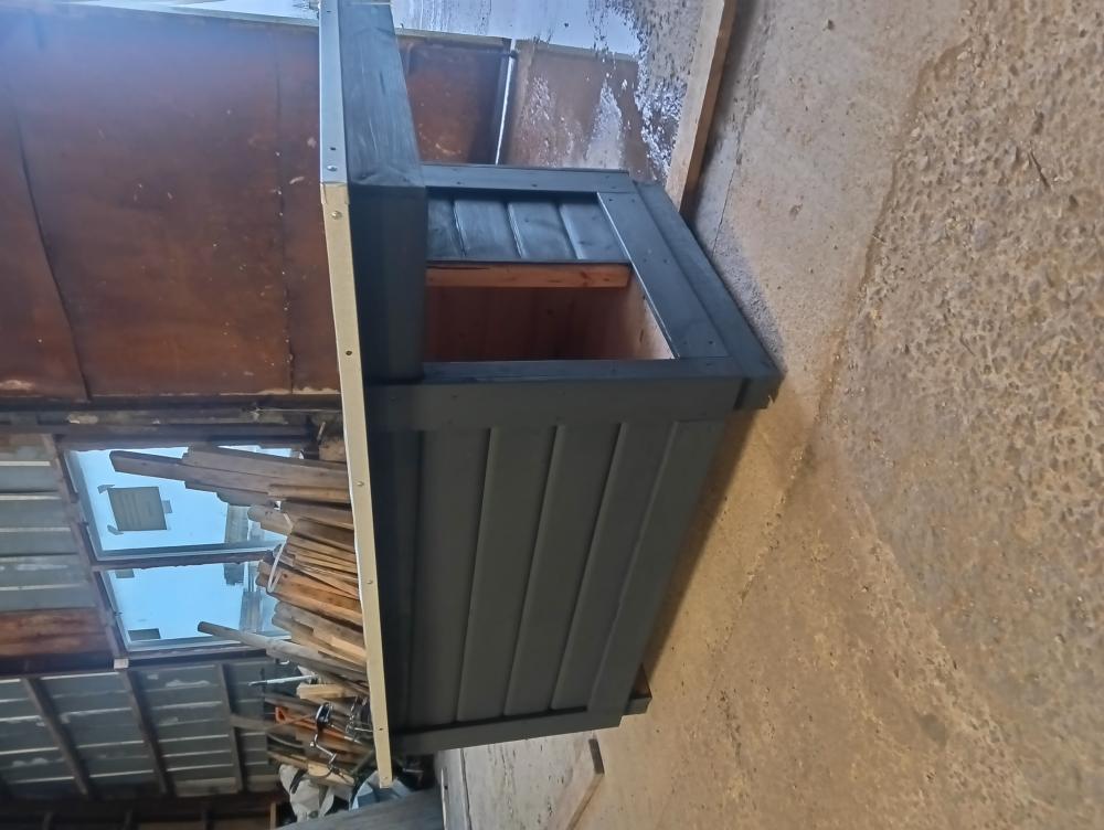 Suņa būda, priekš vidējā lieluma sunim. Suņa būdas iekšējie izmēri 640 ...